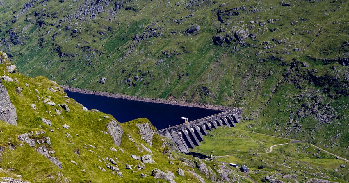 Loch Sloy Walk - Village, Loch and Hill Views