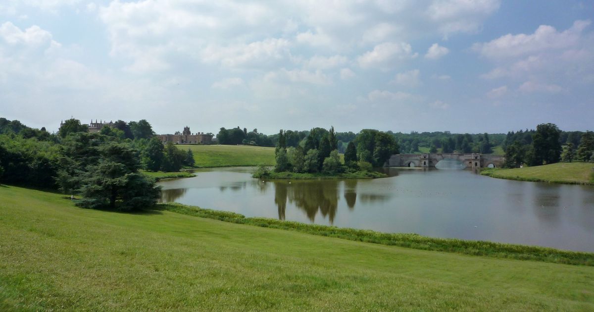 Blenheim Park Circular Walk - Oxfordshire UK - 10Adventures
