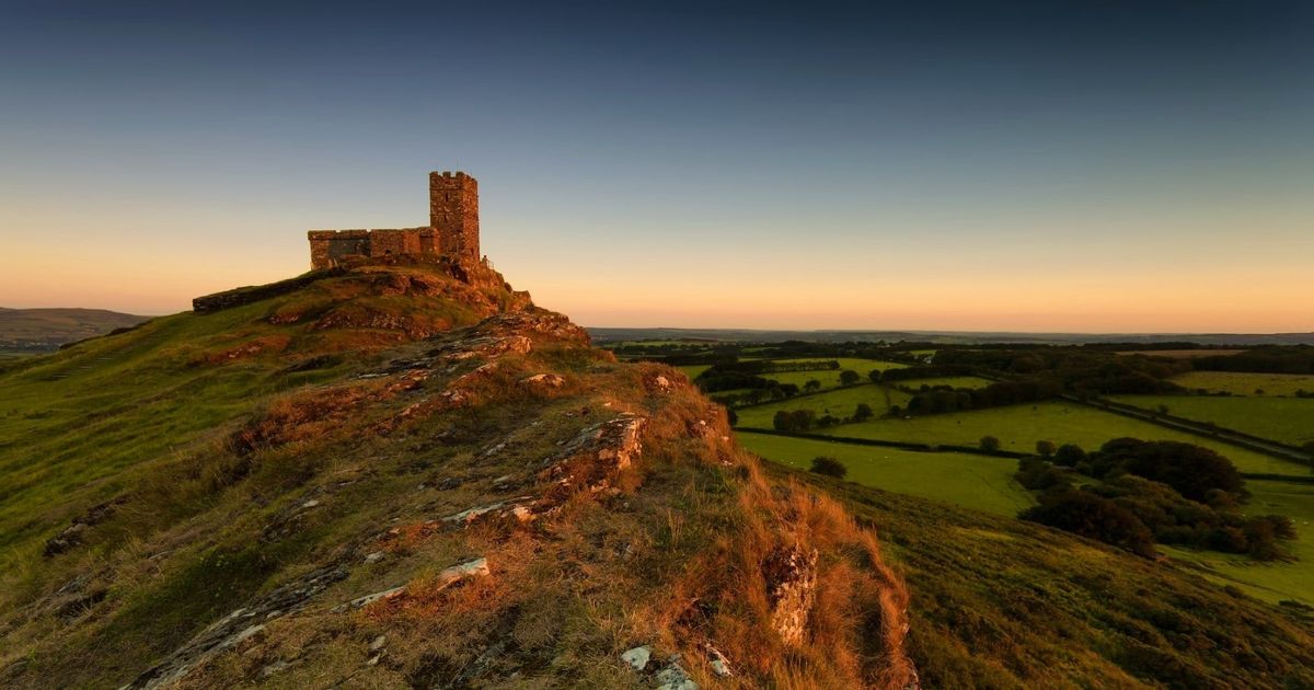 Brent Tor Walk - Walk Up to a Beautiful Hilltop Church