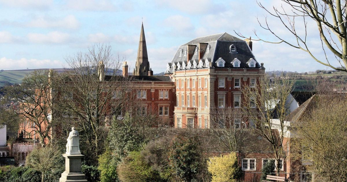 Exeter City Walk - Walk Along the City Walls of Exeter