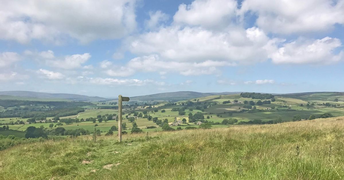 Beamsley Beacon Trail | A Fun Family-Friendly Adventure | 10Adventures