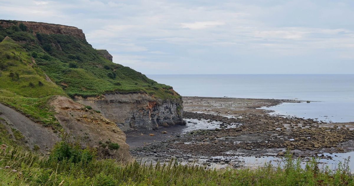 The Sandsend and Whitby via West Cliff Beach Walk | UK