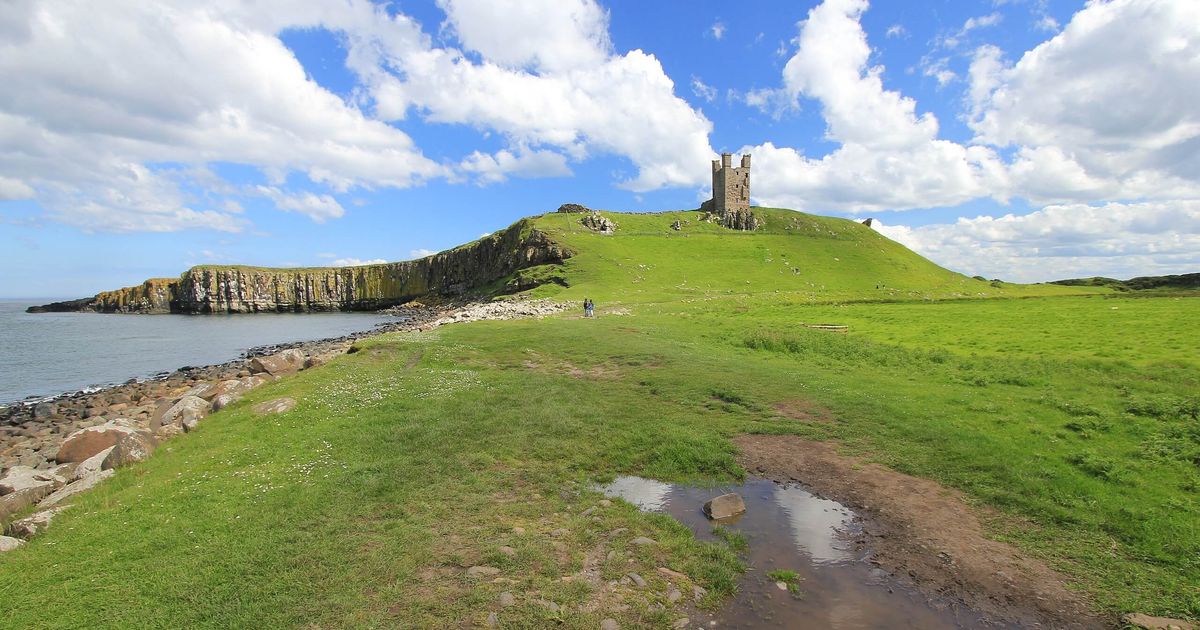 Dunstanburgh Castle Coastal Walk | A Castle on the Sea