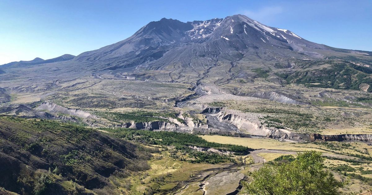 Johnston Ridge Observatory Trail - View of Mt. St. Helens