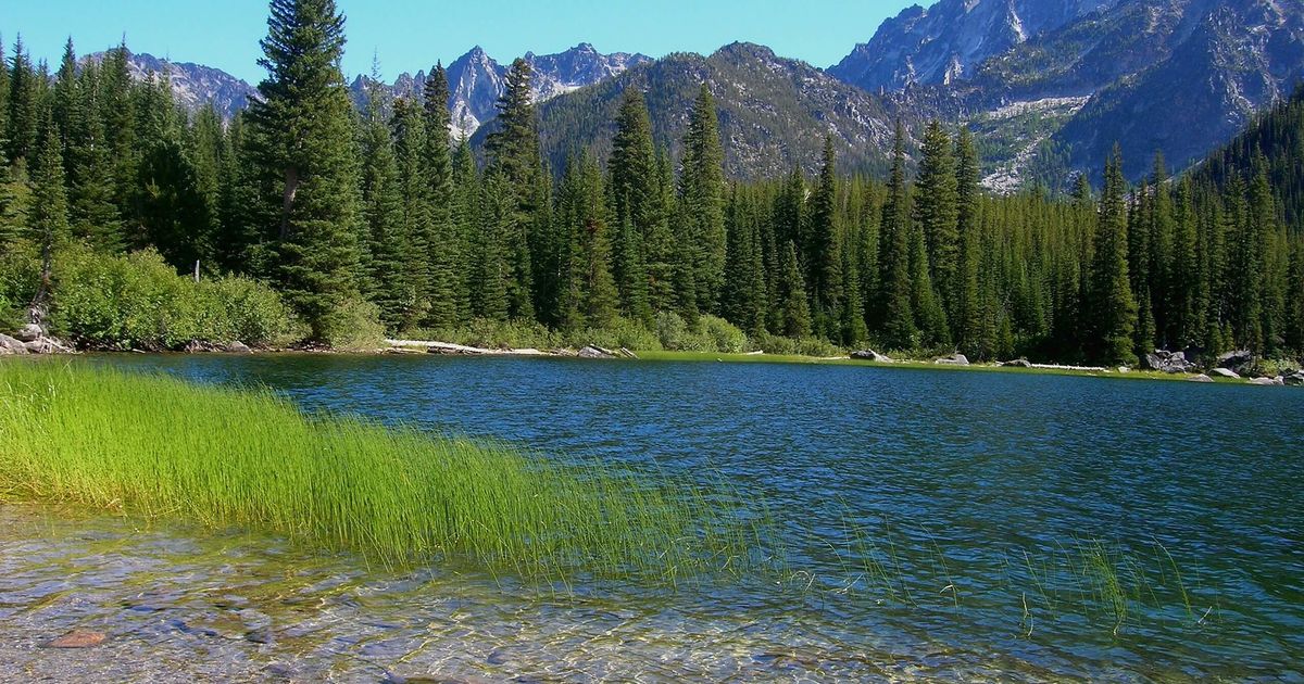 Hiking to Lake Stuart in the Alpine Lakes Wilderness, WA