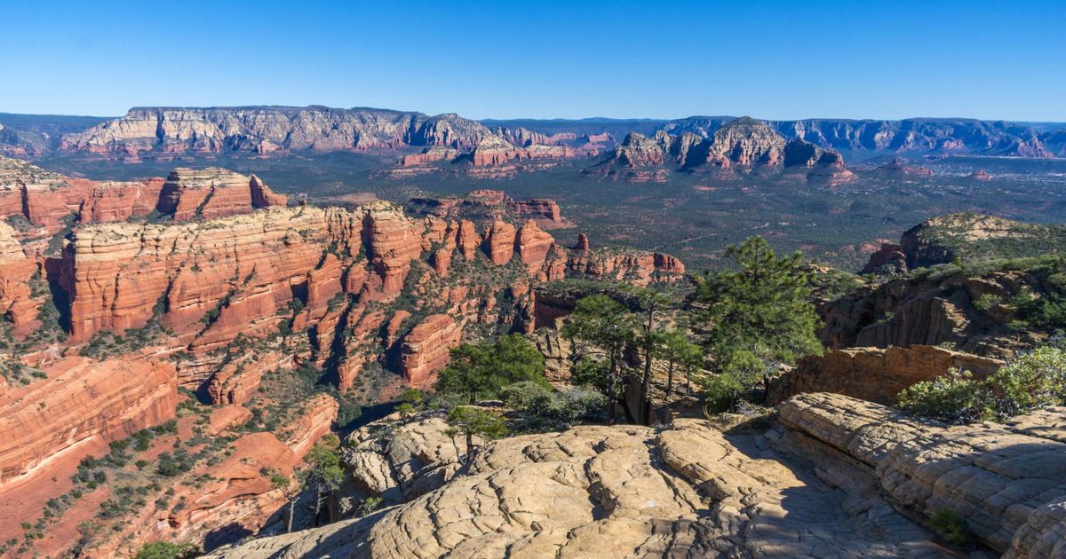 The Hike and Scramble up Capitol Butte via Lizard Head Trail