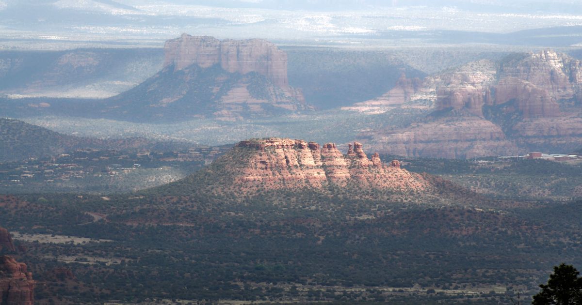 Hiking the Cockscomb Loop Trail around Doe Mountain