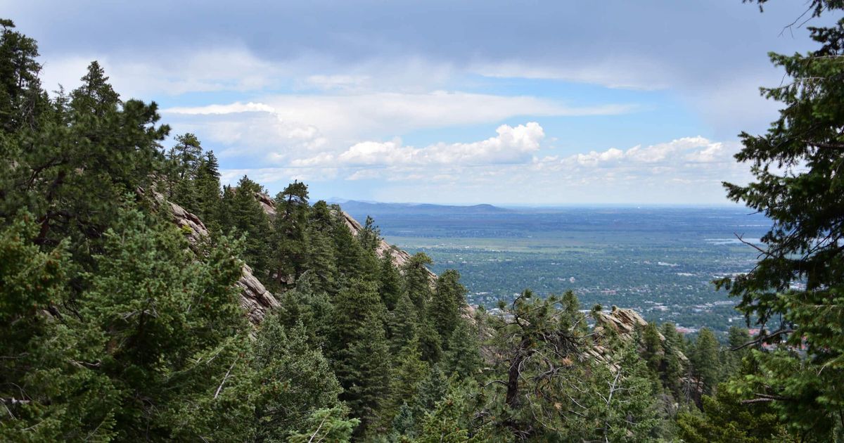 Boulder Viewpoint Trail | Hike Up to a Stunning Overlook