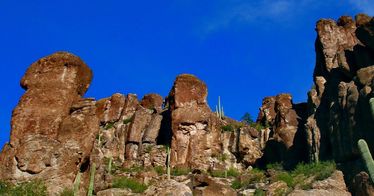 Bluff Springs & Cave via Peralta Trail - See Weavers Needle