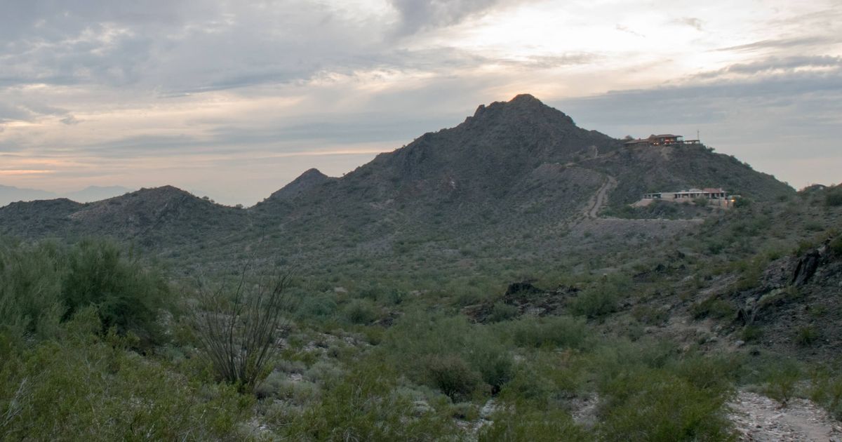 Two Bit and Rattle Saddle Loop - Scenic Hike in Phoenix