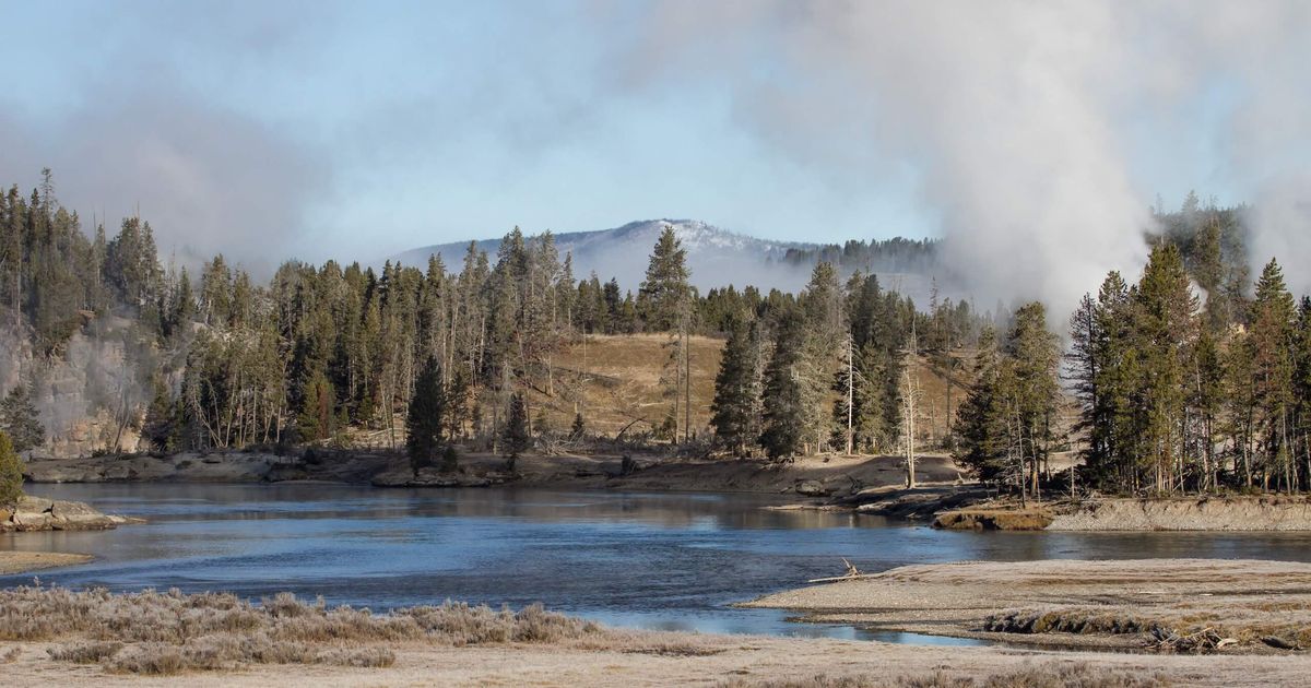 Mud Volcano to Dragon's Mouth Spring: Hiking in Yellowstone