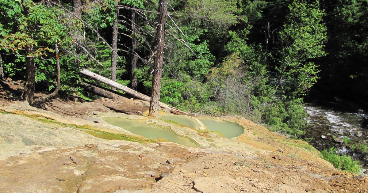 Umpqua Hot Springs Trail | Hike to Relaxing Geothermal Pools