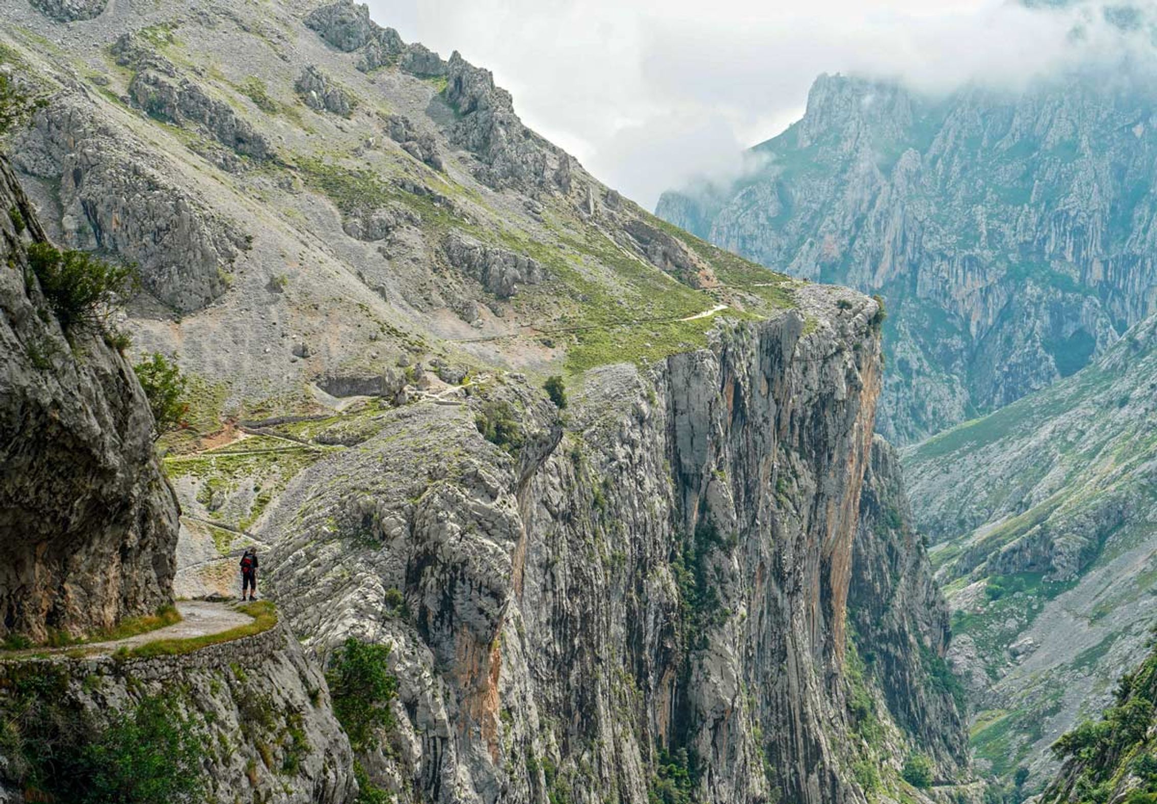 Full Picos de Europa Mountain Trek (Spain)