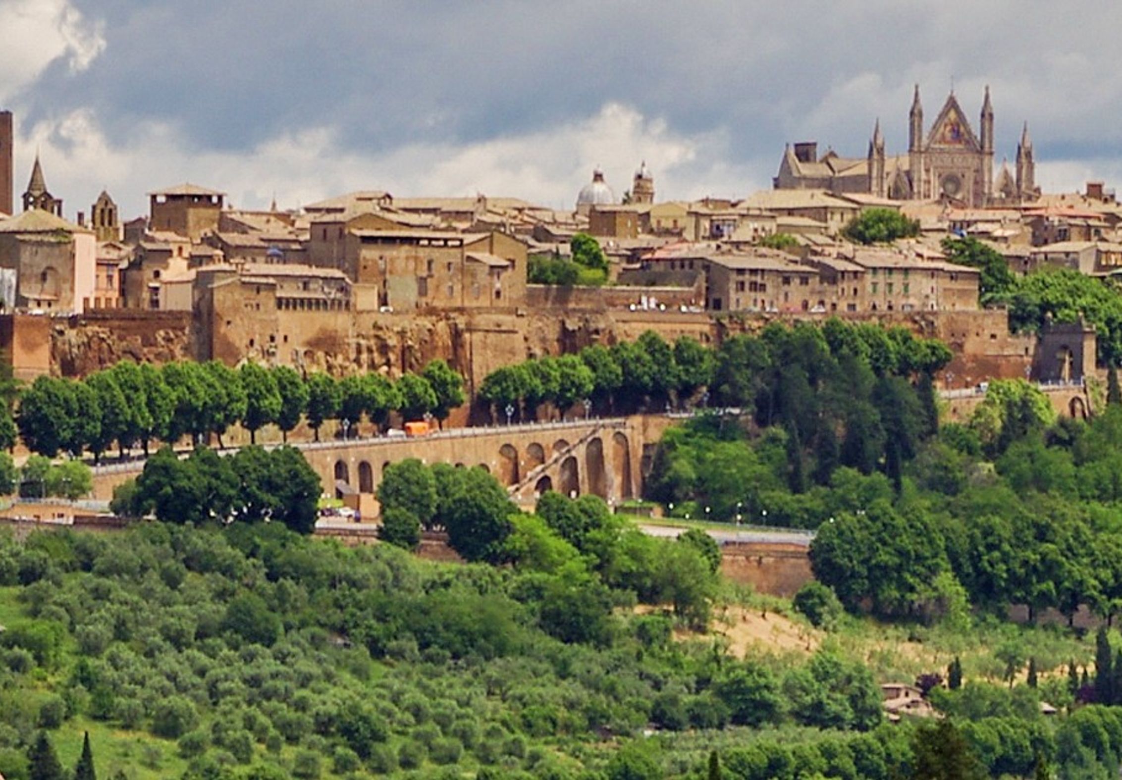 Etruscan Hilltop Towns of Italy Walking Tour – See Tuscany
