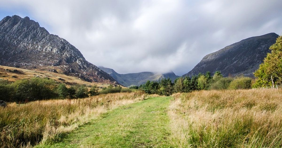 Snowdonia Slate Trail from Bangor to Caernarfon Tour in Wales ...