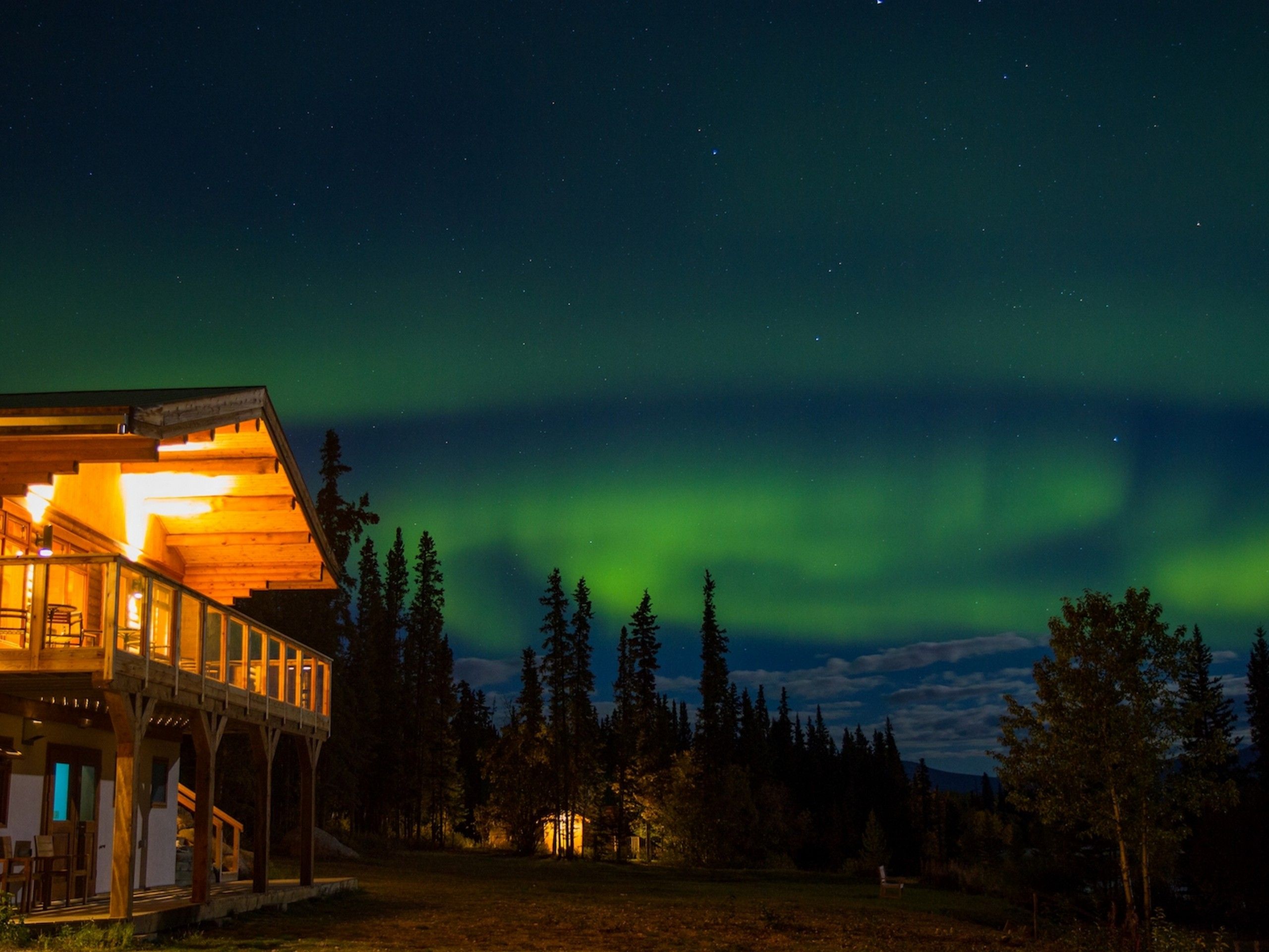 Aurora Borealis and Southern Lakes Resort | 10Adventures